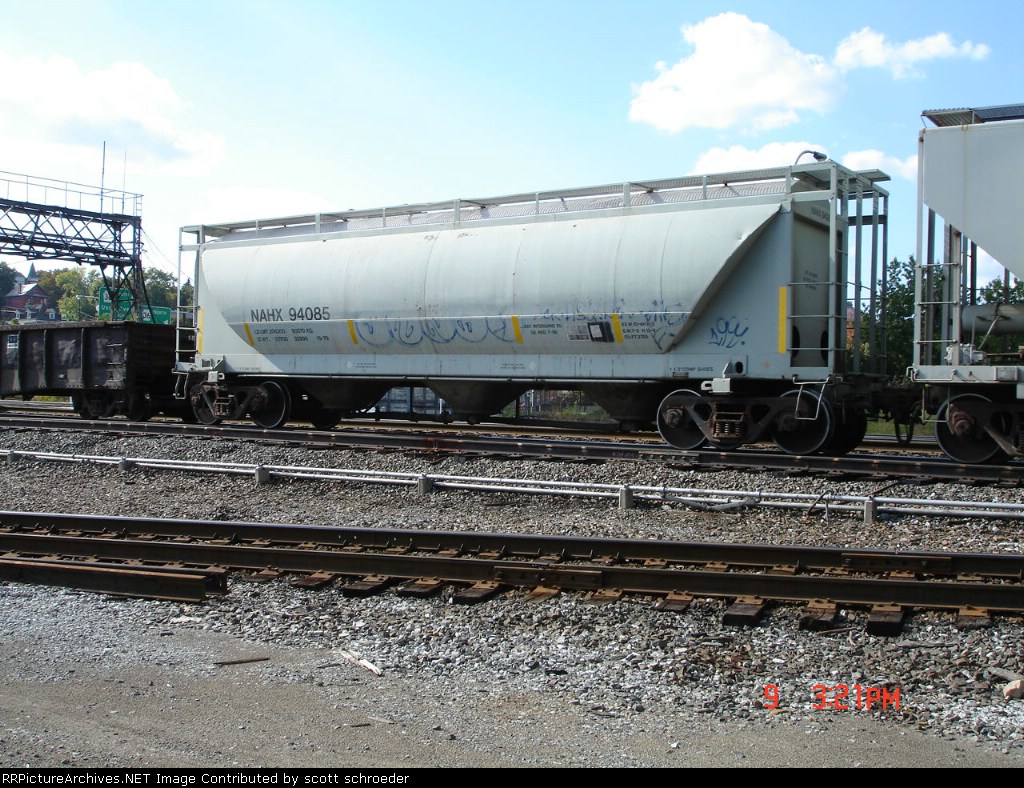 NAHX 94085 Covered Cement Hopper EB